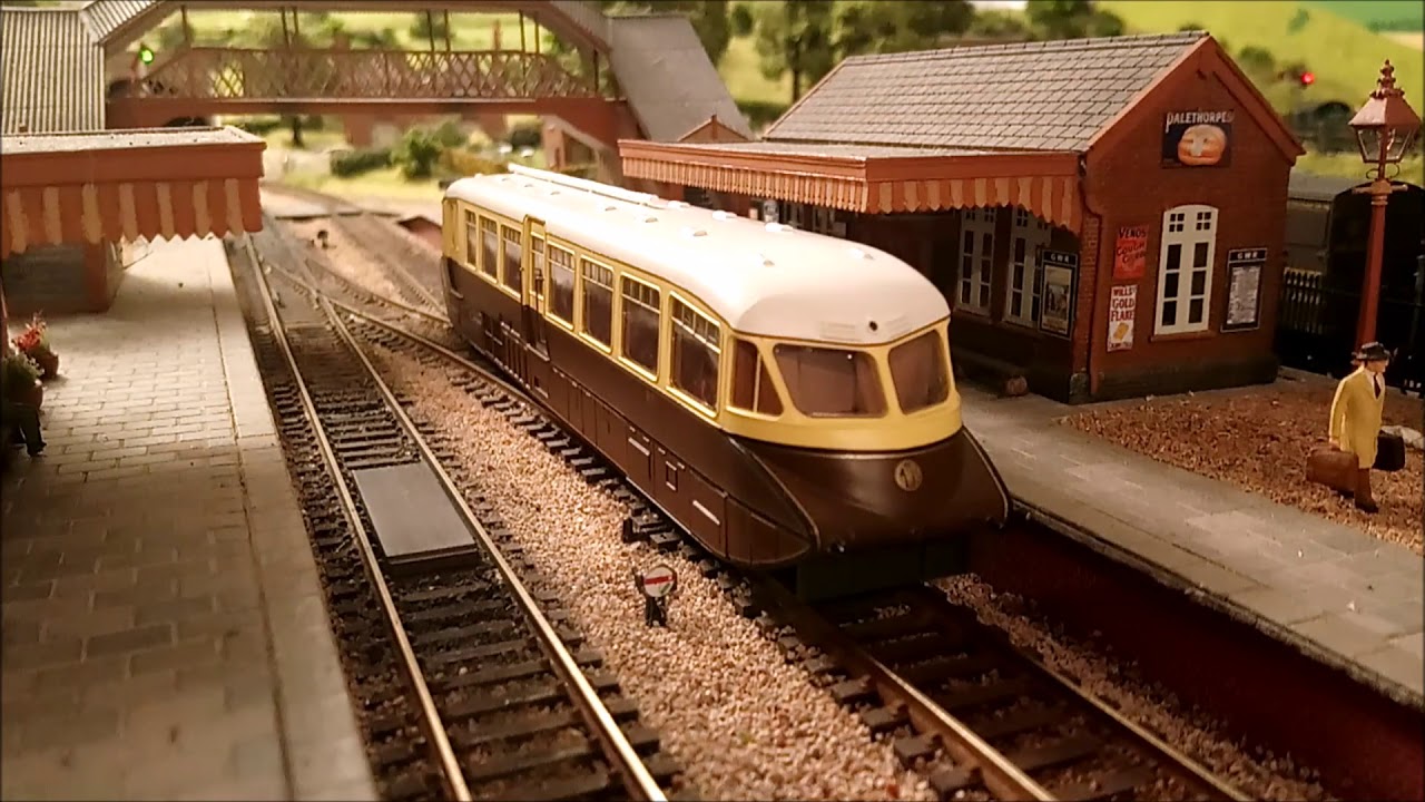 The new (Dapol) GWR Railcar arrives at Blueleigh - YouTube