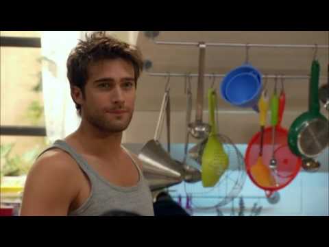 Jota le lleva el desayuno a Greta