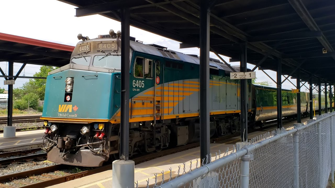 VIA Rail train #72 arrives London ON (2022-Jun-29) - YouTube
