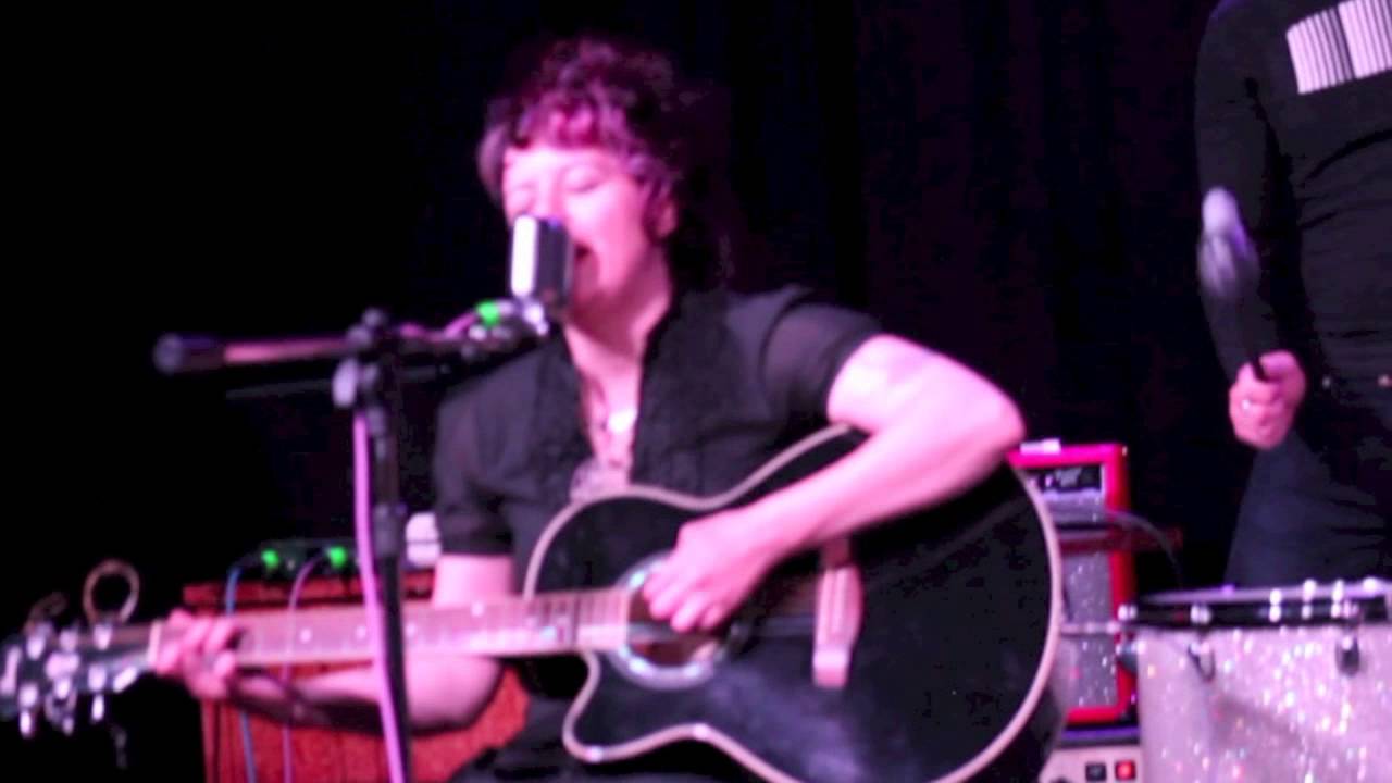 Kelli Frances Corrado at Seattle Folklife Festival 2013 - YouTube
