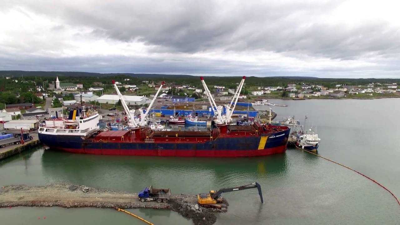 Catalina, NL. Salt Boat unloading, July 4th 2016 - YouTube