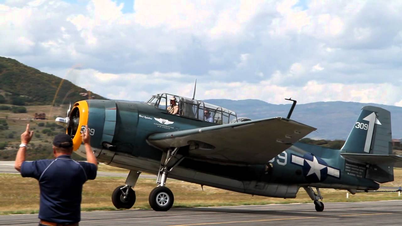 TBM torpedo bomber demonstrates wing folding at 2012 Colorado air show ...