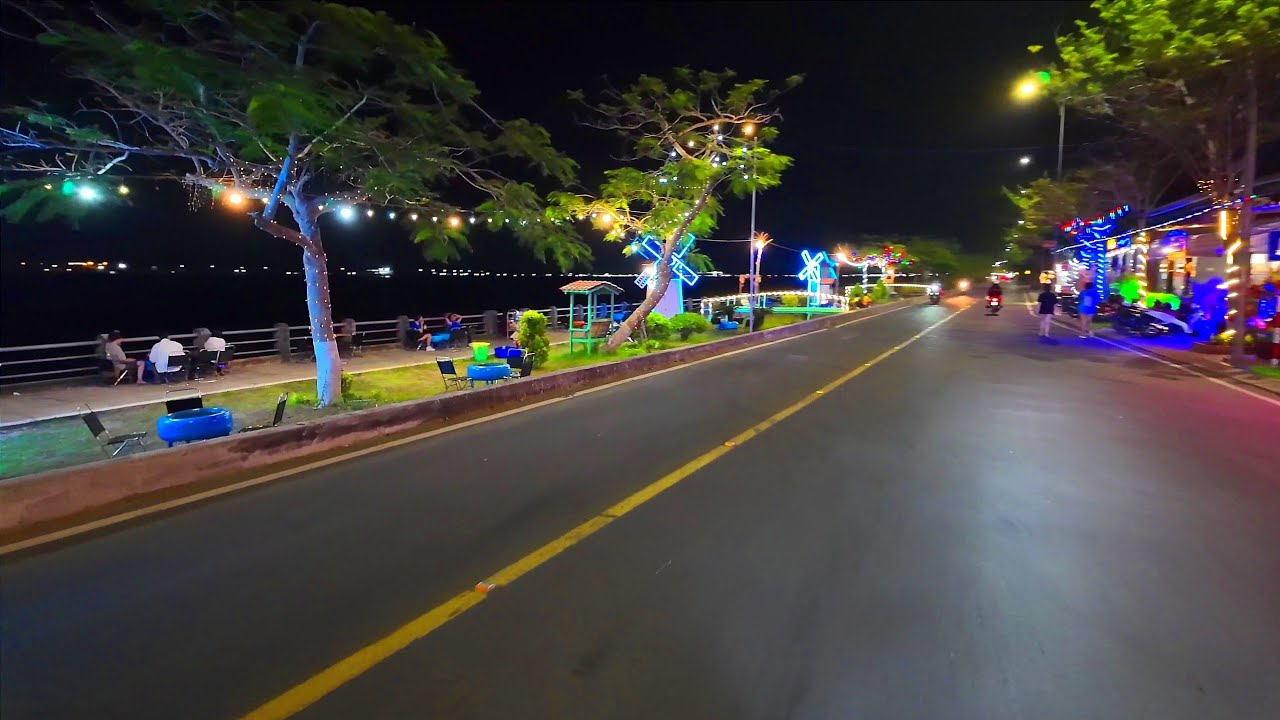 The nighttime beauty of Sa Dec - Vietnam, a very peaceful city in the ...