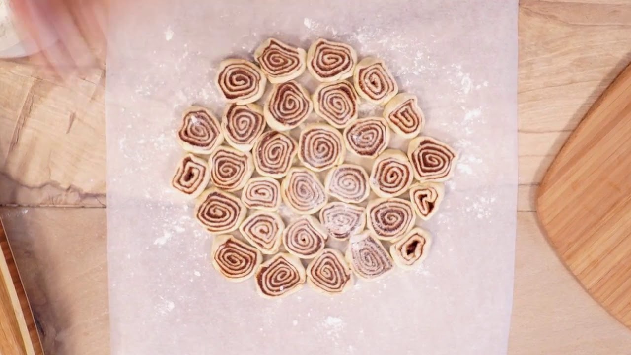 Emile Henry Pie Dish - YouTube