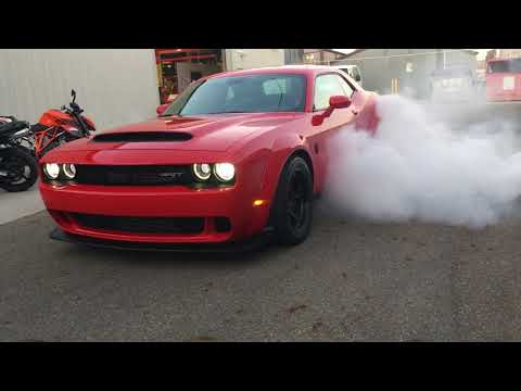 Dodge Demon Does Massive Burnout!