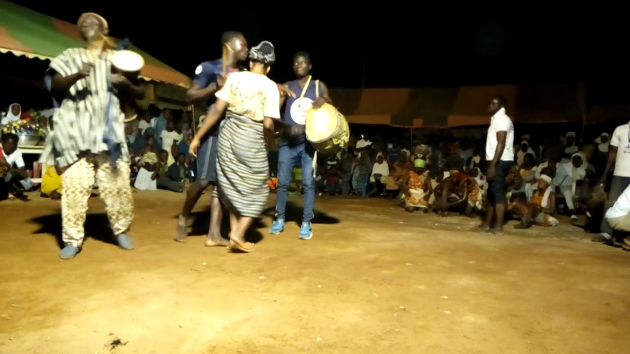 Kintampo damba 2019, a young dagomba girl dancing nabegu - YouTube