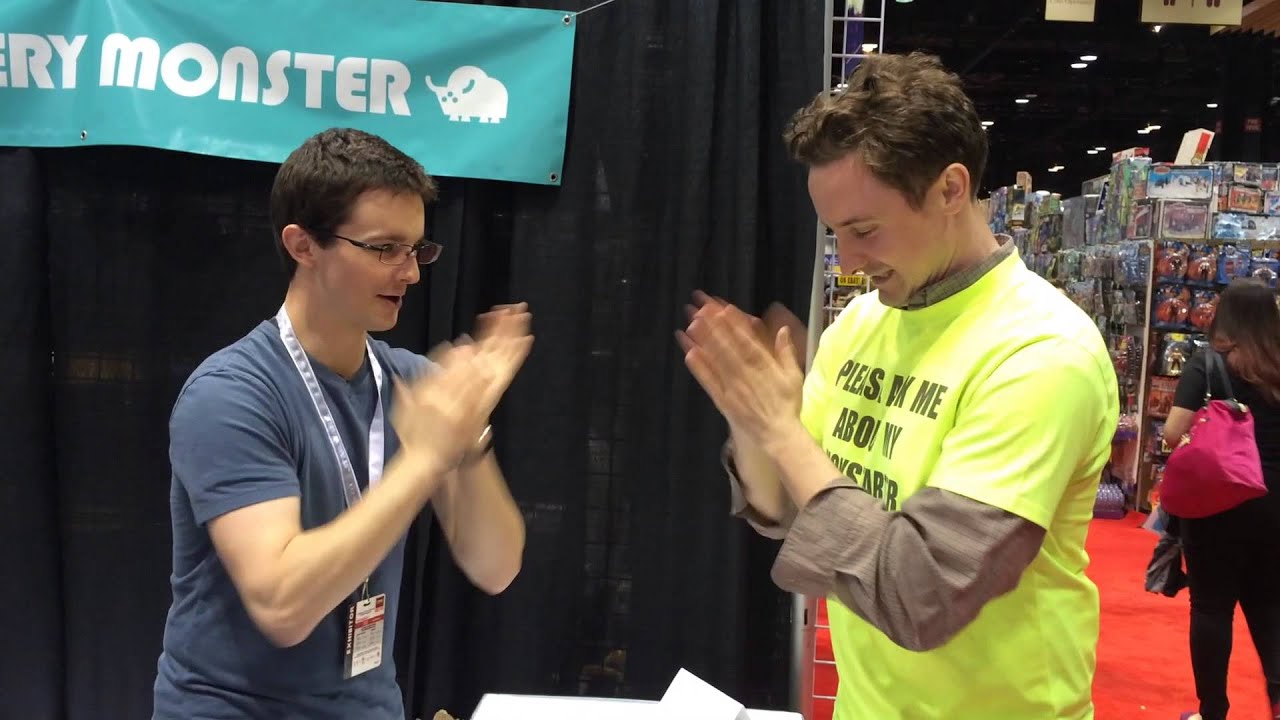 World's Fastest Hand Clapper at C2E2 - YouTube