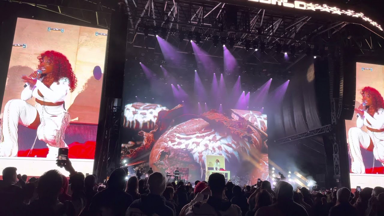 SZA - Broken Clocks - Astroworld 2021 - YouTube