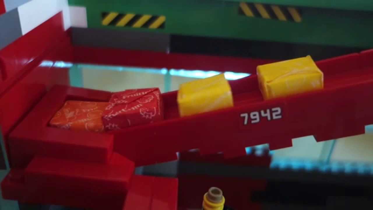 Sno3pr, a Lego Mindstorms Ev3 Candy Vending Machine - YouTube