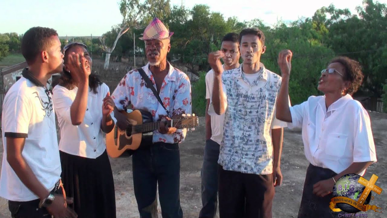 Hazomanga - YouTube