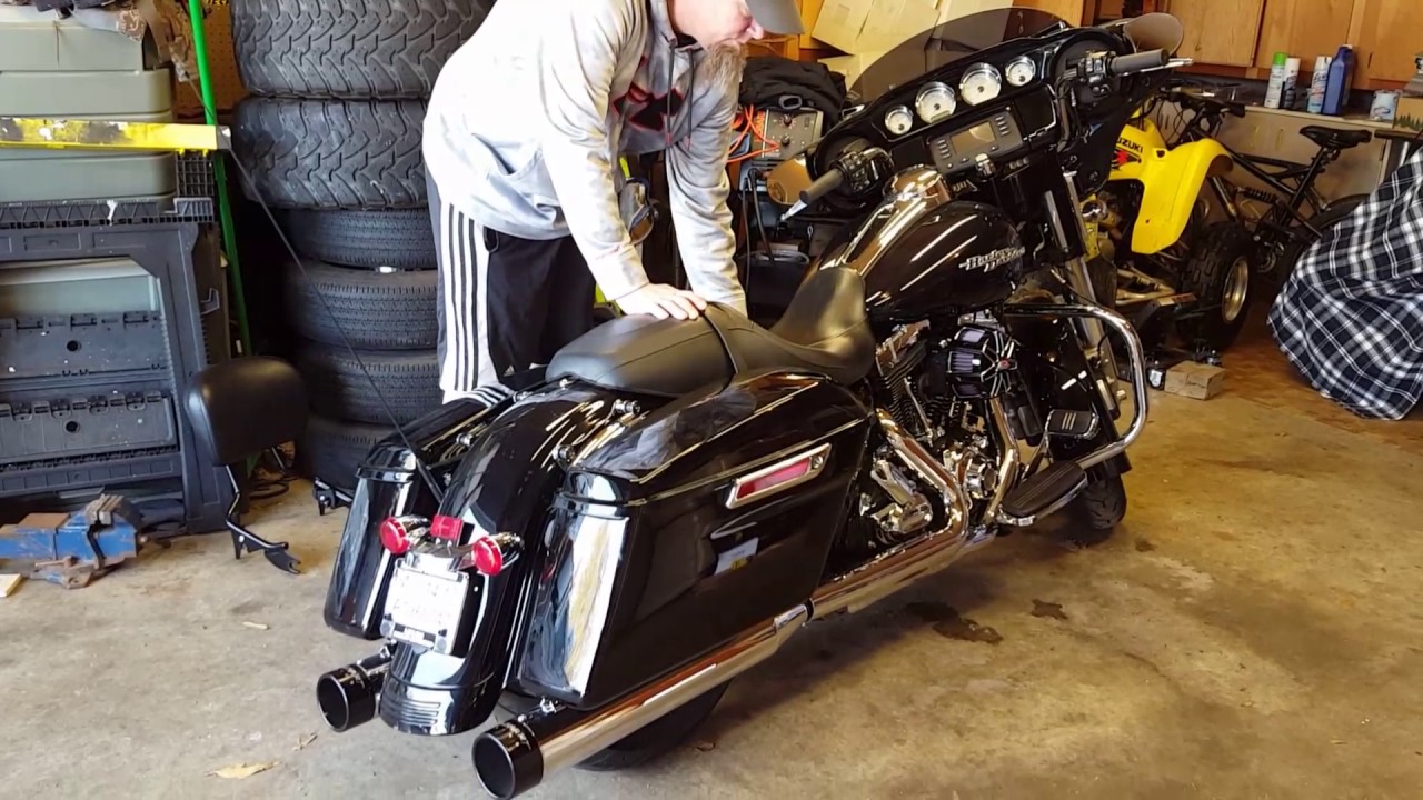 DIY Air Ride on my 2015 Street Glide - YouTube
