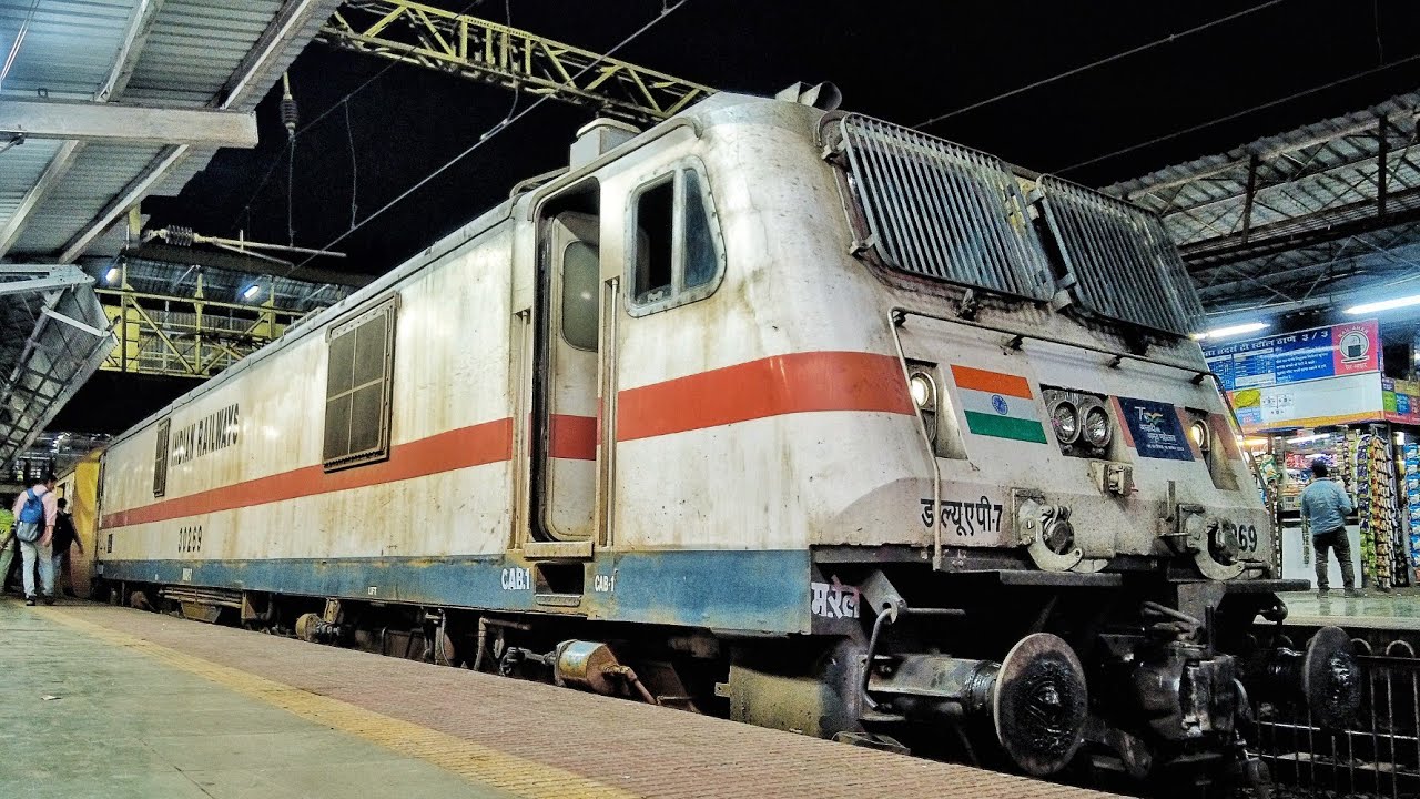 Inaugral end to end with e loco - 12133 Mangaluru SF Exp train ...