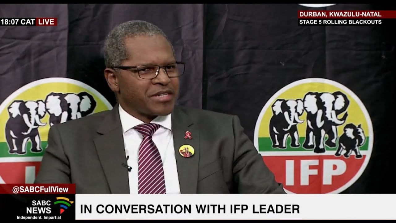 Mzwandile Mbeje in conversation with IFP President Velenkosini Hlabisa ...
