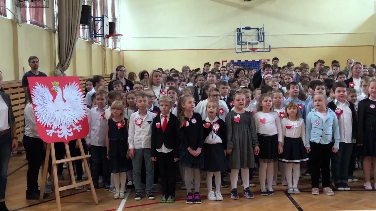 Szkoła do hymnu 2022 - YouTube