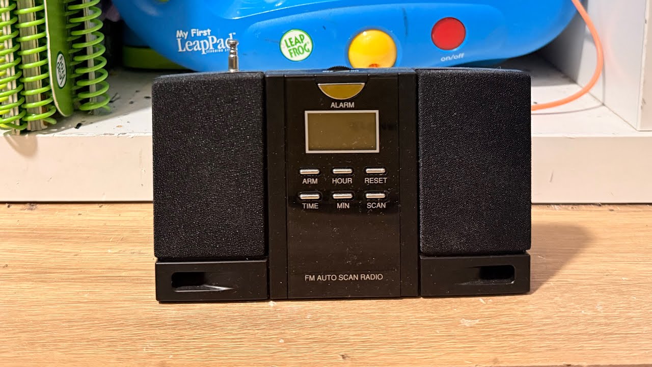 Generic FM Auto Scan Radio (the screaming radio) - YouTube