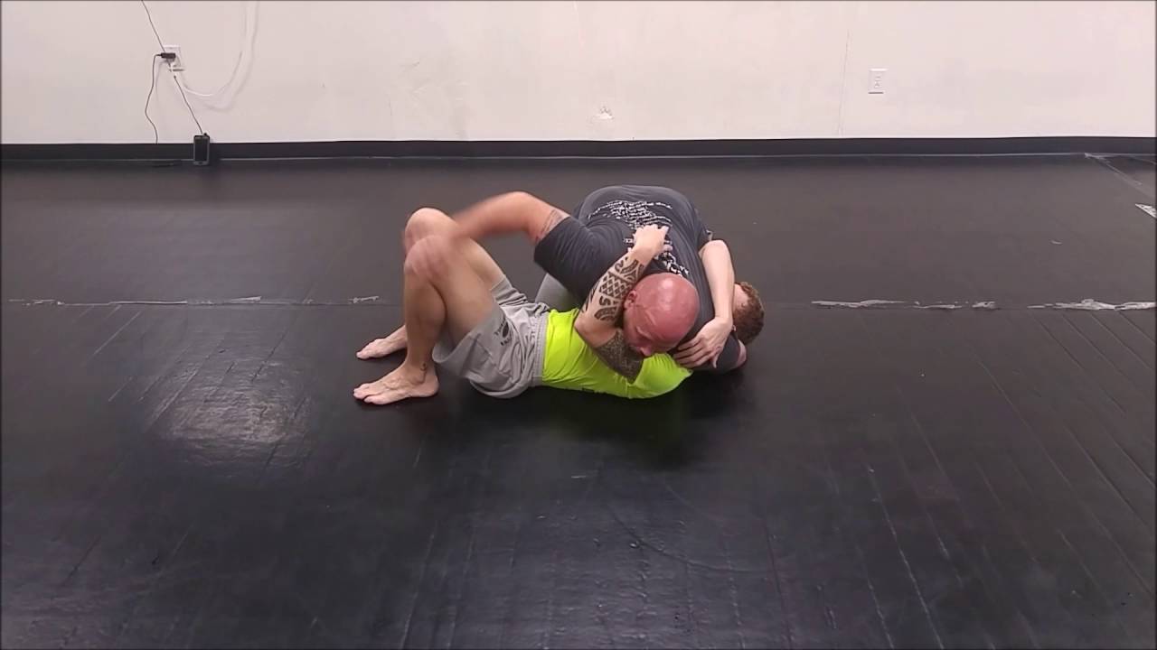 D'arce Choke from Side Mount - YouTube