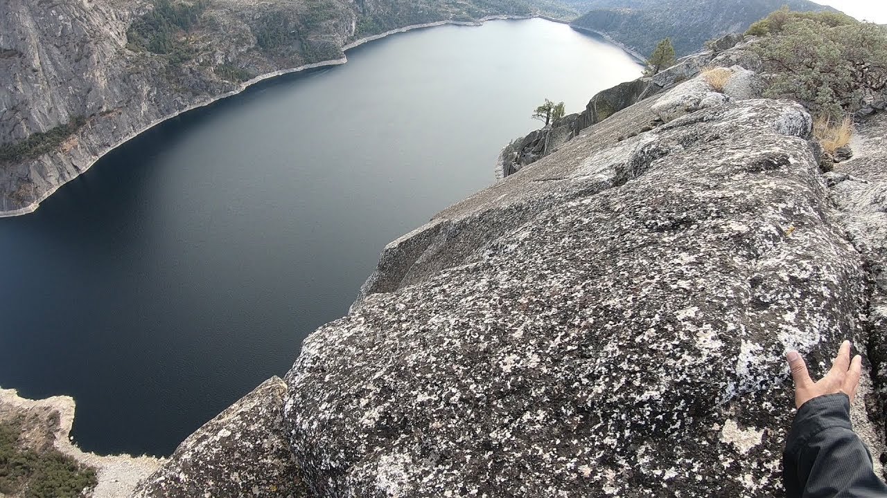 A 4K view overlooking Hetch Hetchy in Yosemite - YouTube