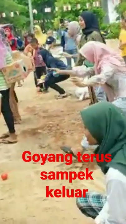 Lucu!!! Digoyang sampai keluar (bolanya) - YouTube