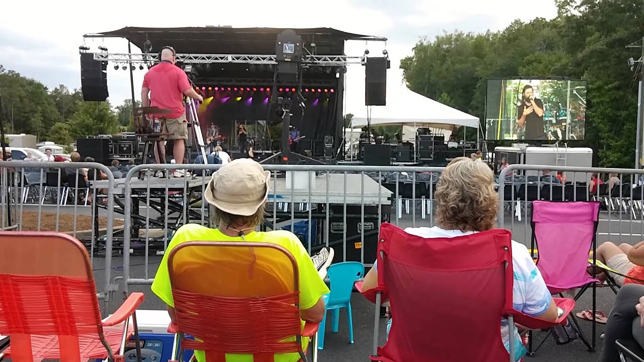 Mac Powell (lead singer of Third Day) and band - YouTube