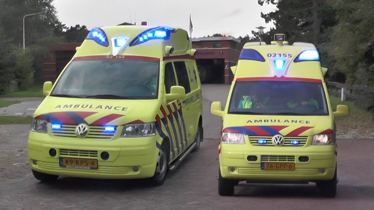 [Showtje] SIlver 4x4 Ambulance 02-155 en Silverline Ambulance 02-154 ...