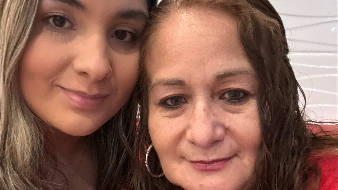 Azucena S García está en vivo con toda mi family on my birthday 🎁 again ...