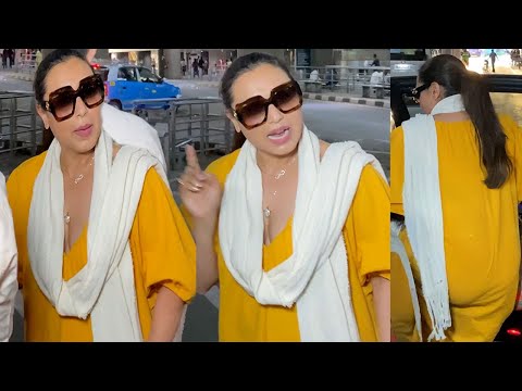 Rani Mukherjee Flaunts Her Huge Cleav@ges In Yellow Deep Neck Kurta @ Airport