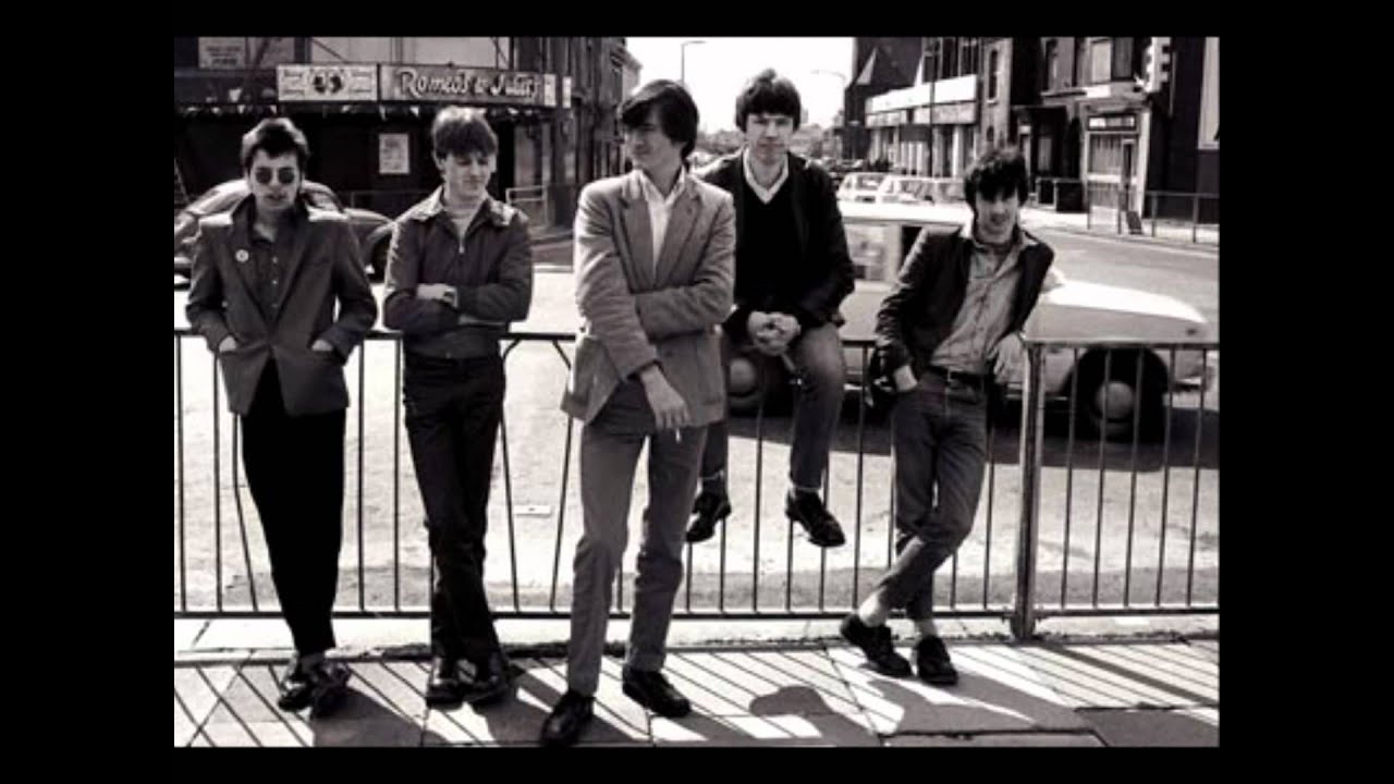 The Undertones Julie Ocean - YouTube