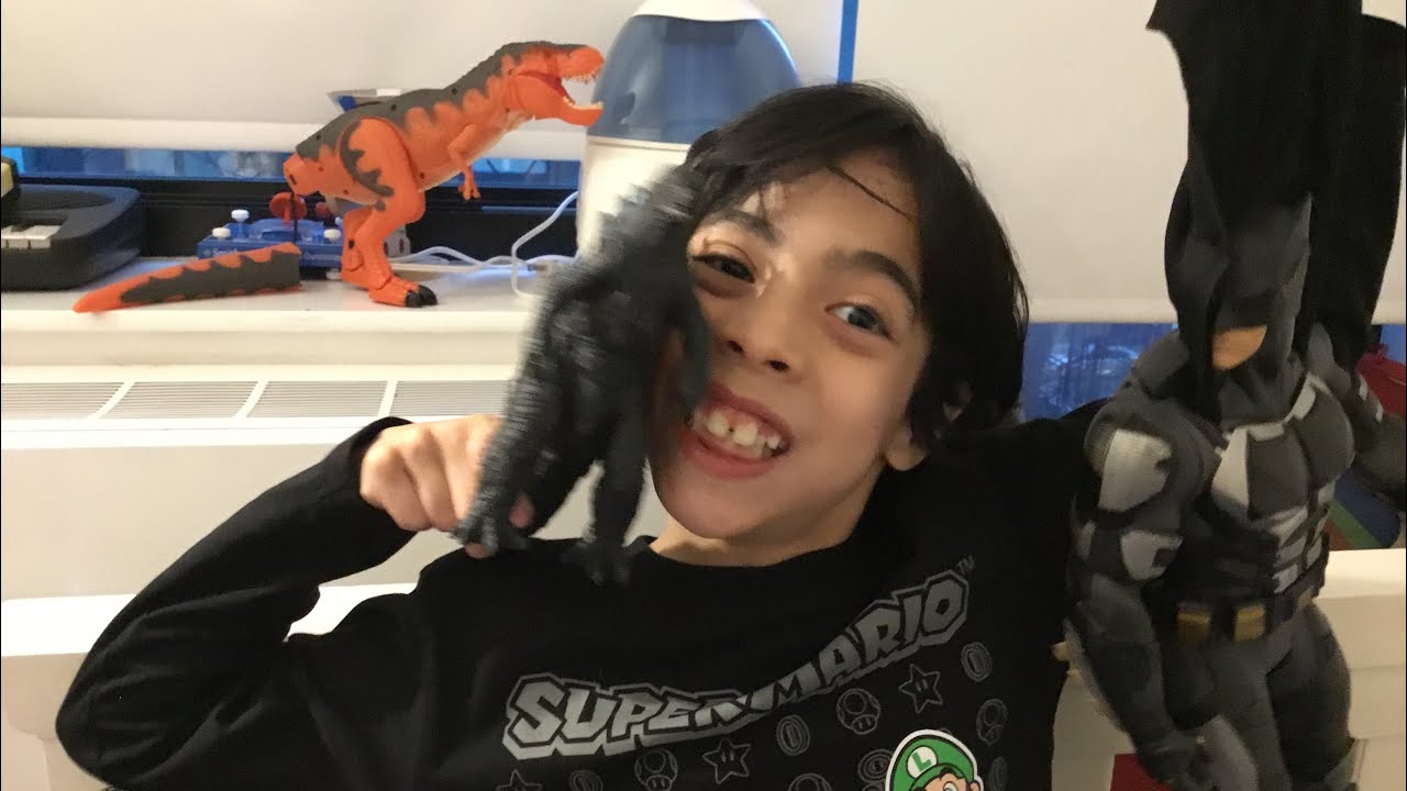 Godzilla vs bat man - YouTube