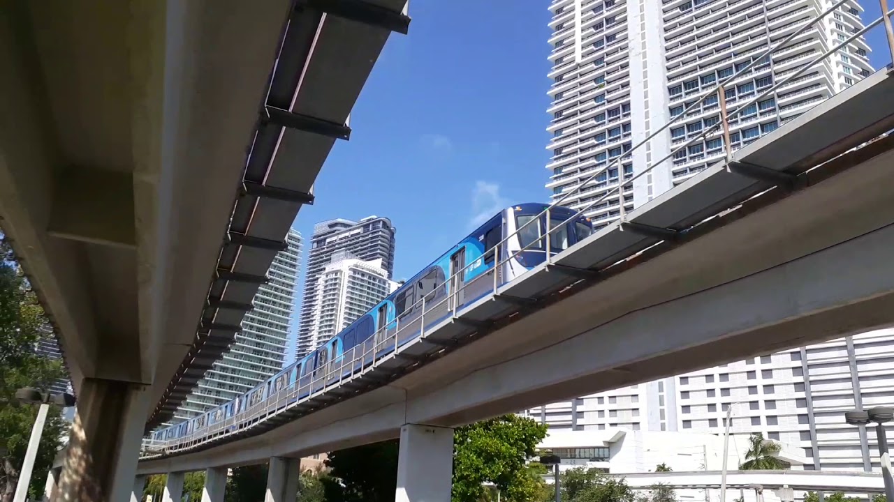 Miami Metrorail Green Line Northbound Train Spotting - YouTube