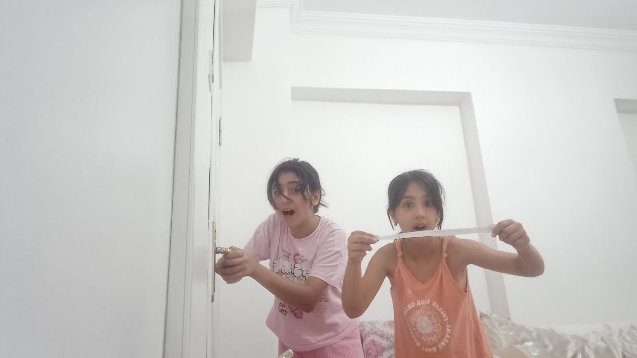 ECEYLE BİRLİKTE ODADA KİLİTLİ KALDIK(SİMAY ÇELİK) - YouTube