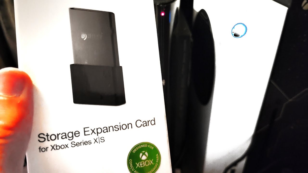 How To Insert a Xbox Storage Expansion Card in the Xbox Series S ...