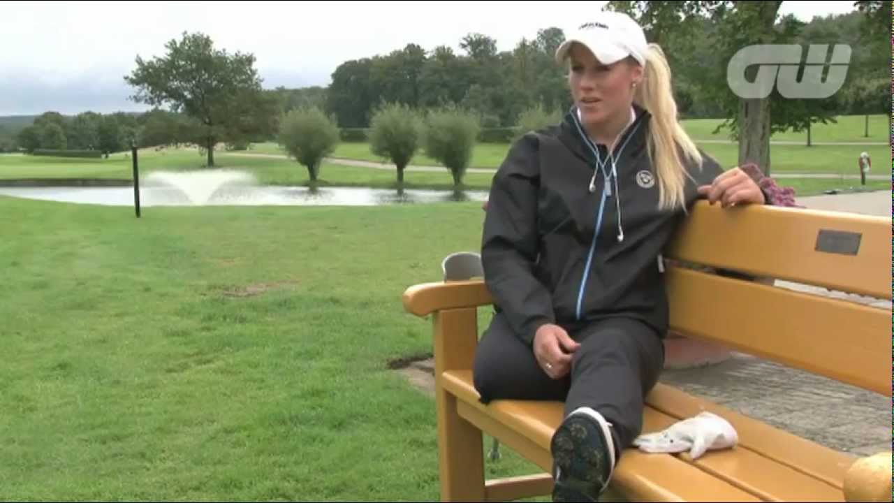 Caroline Larsson Golfing World - YouTube