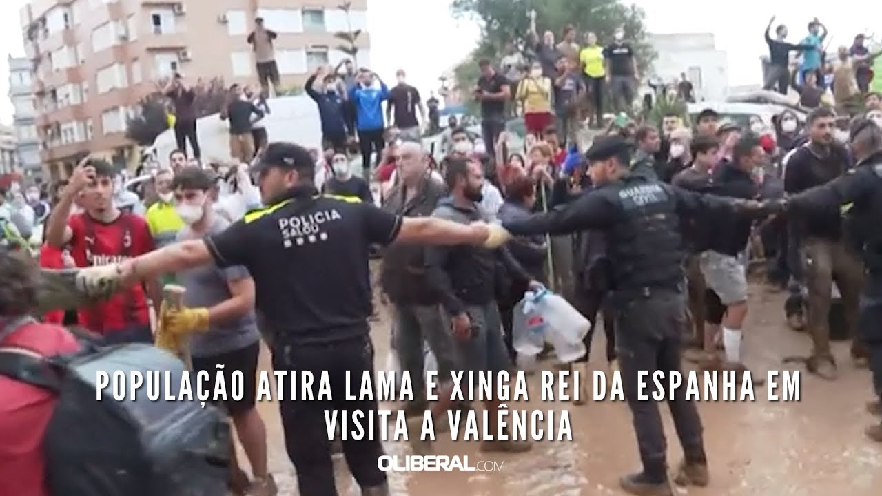 População atira lama e xinga rei da Espanha em visita a Valência - YouTube