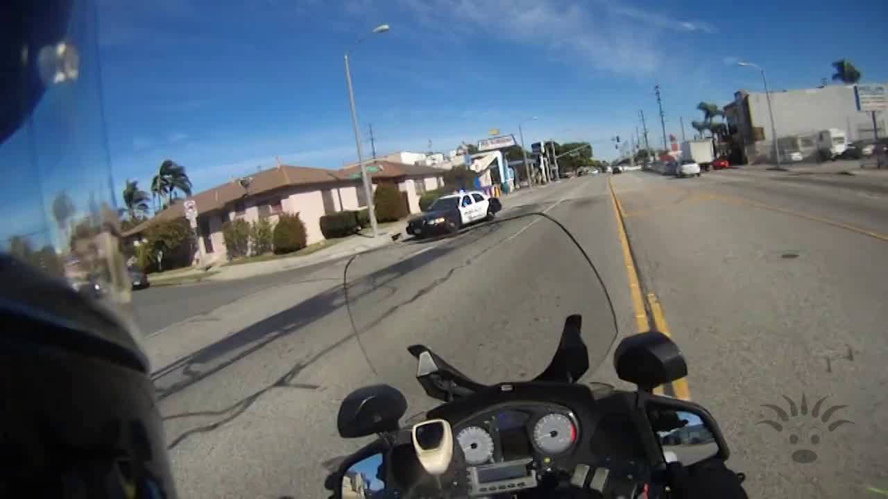 Police Motorcycle Responding Code 3 - Assist Officer - YouTube
