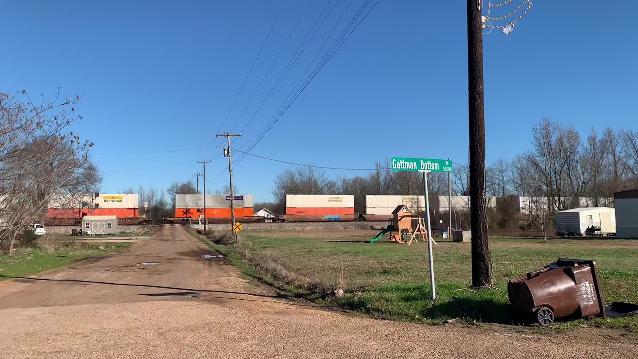 BNSF Z train at Gattman, Mississippi - YouTube