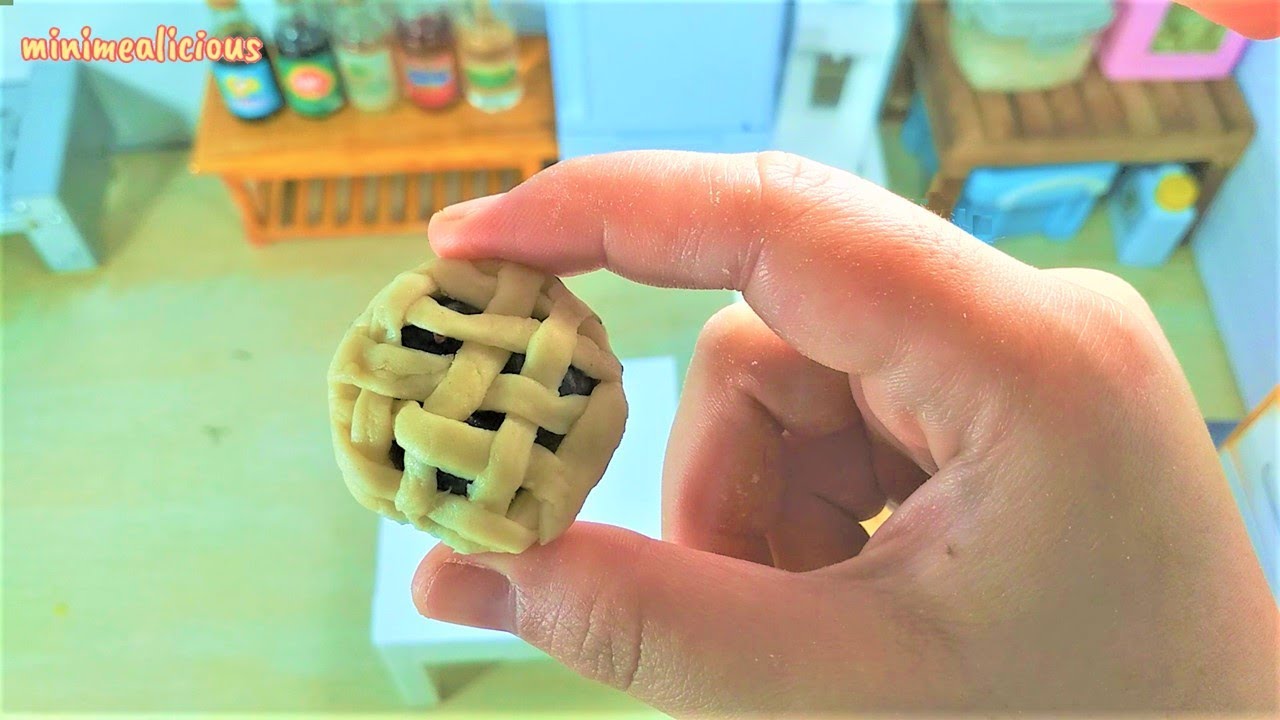 BLUEBERRY PIE ala minimealicious | MINI FRESH BLUEBERRY LATTICE TOP PIE ...