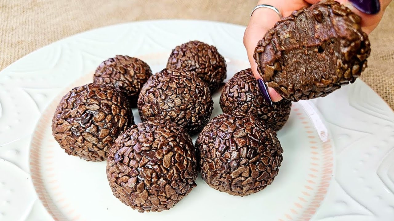 BRIGADEIRO FAKE COM APENAS 3 INGREDIENTES E NAO VAI AO FOGO!! - YouTube