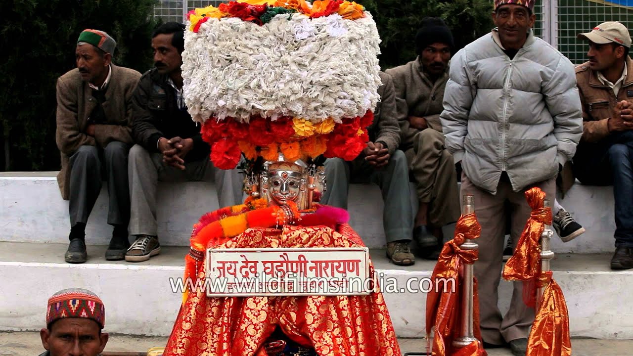 Palanquin of 'Jai Dev Ghadoli Narayan' - Mandi Shivratri fair - YouTube