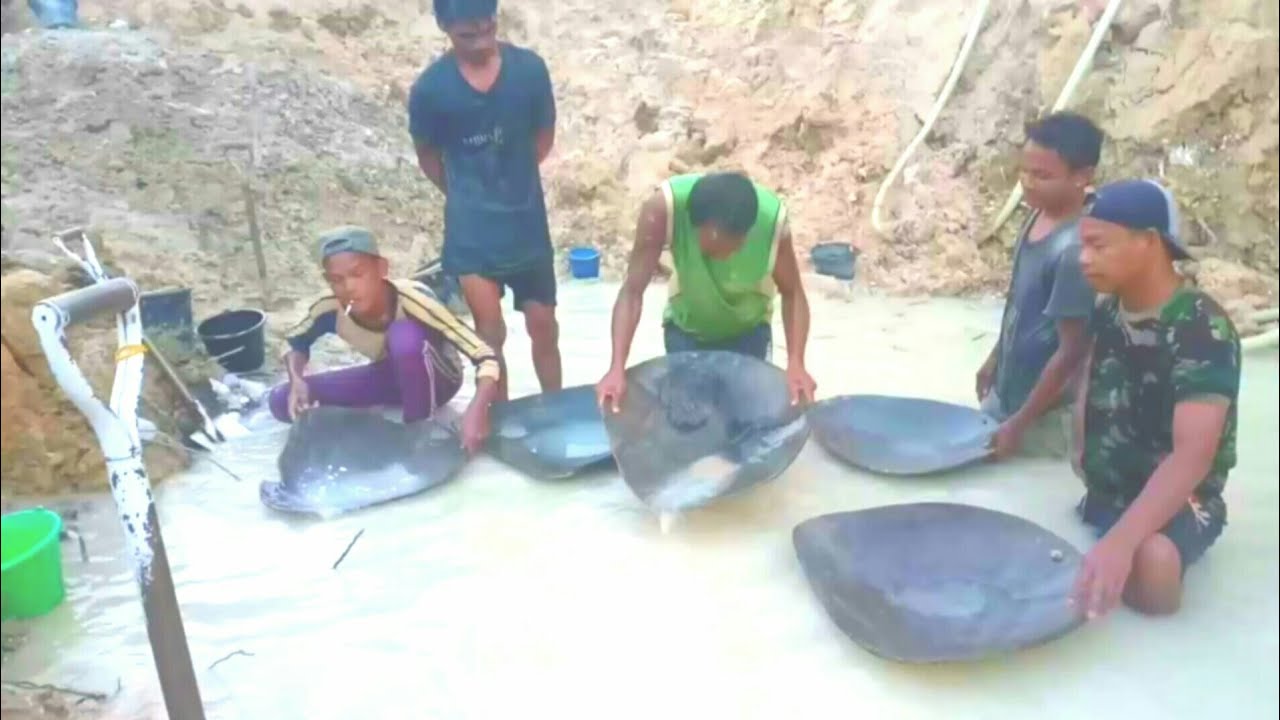 CERITA GUNUNG EMAS DI KONGO,, MENGINSPIRASI PENDULANG EMAS TRADISIONAL ...