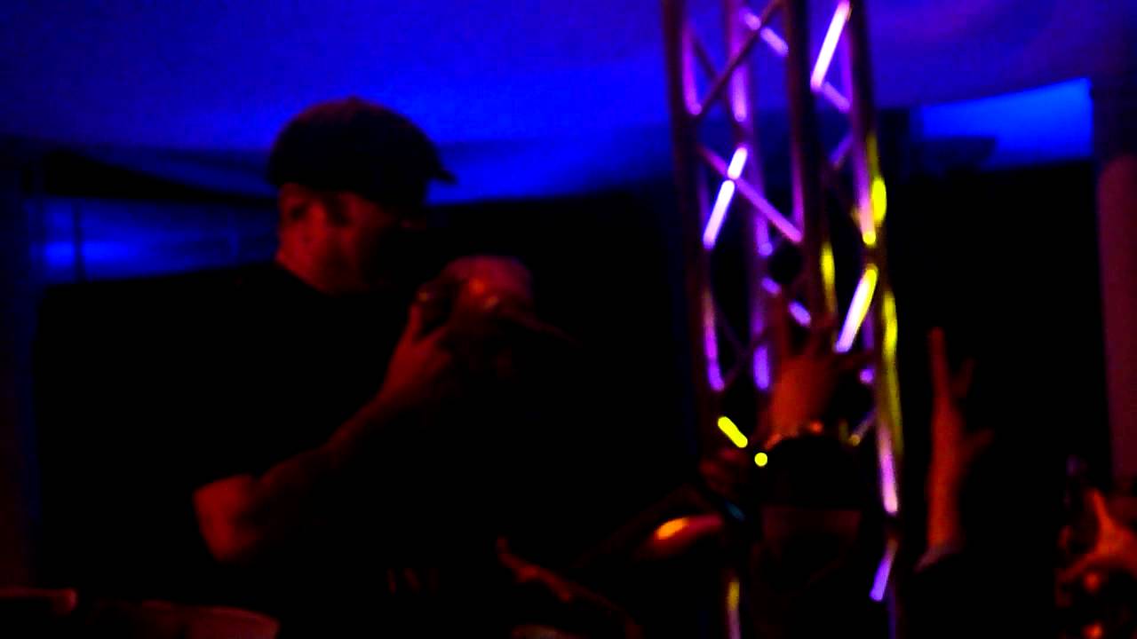 Indexi i prijatelji - Zute Dunje - YouTube