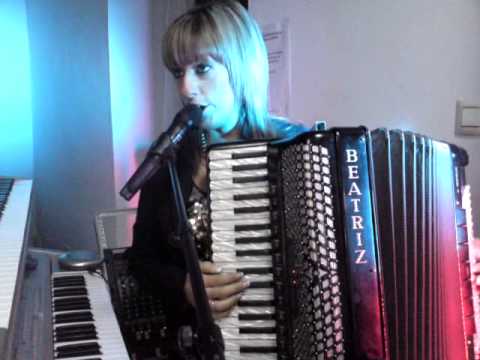 beatriz y su acordeon dedicada a ursula - YouTube