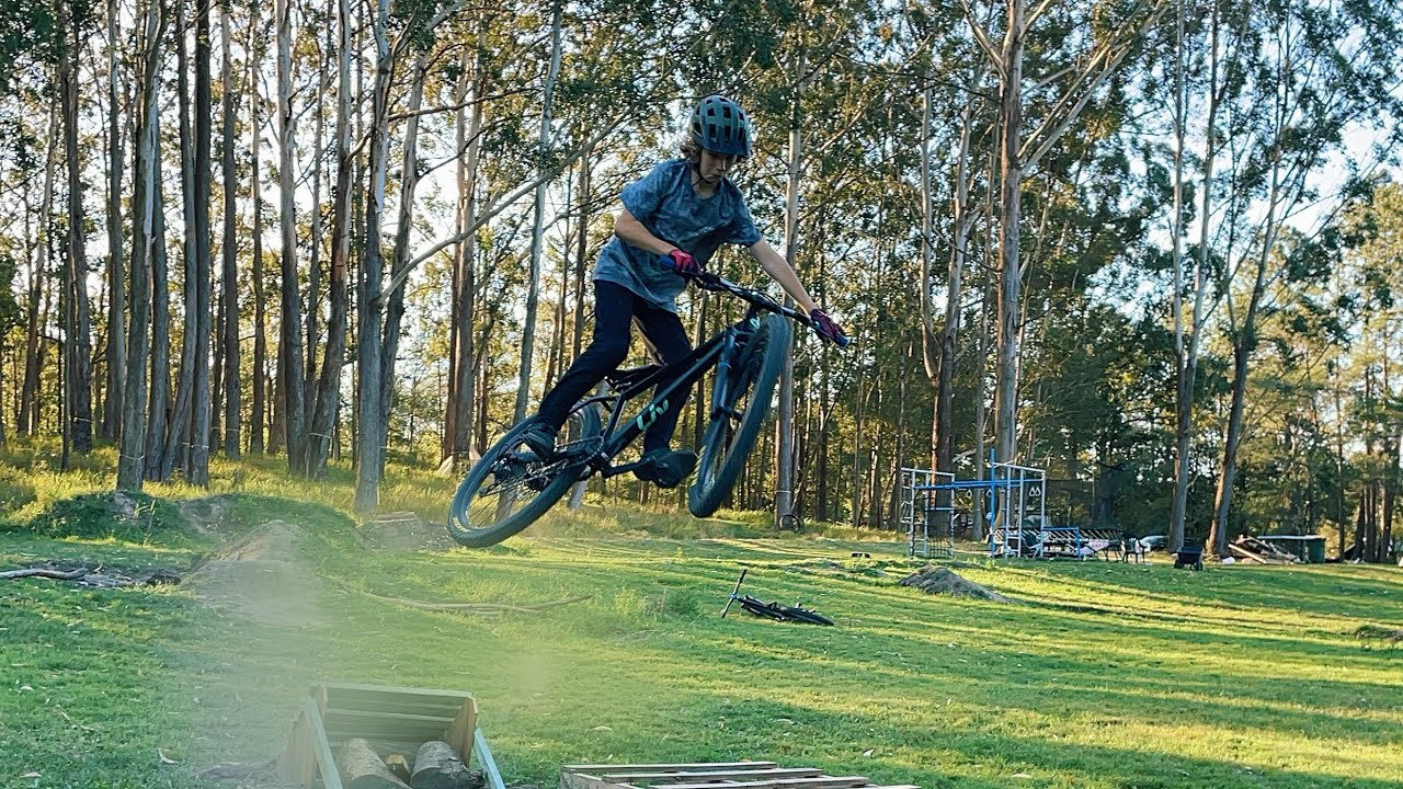 New backyard jump session and big case - YouTube