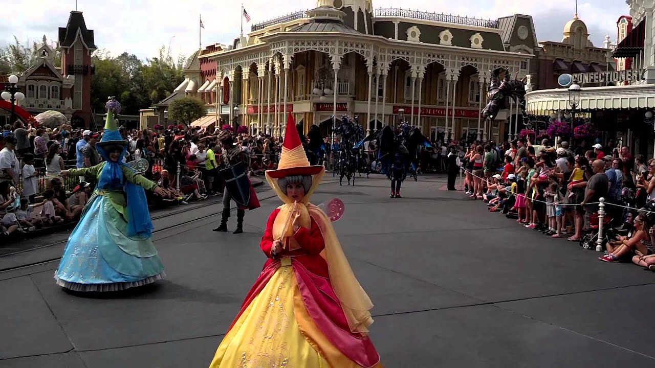 The new parade at Disney - YouTube