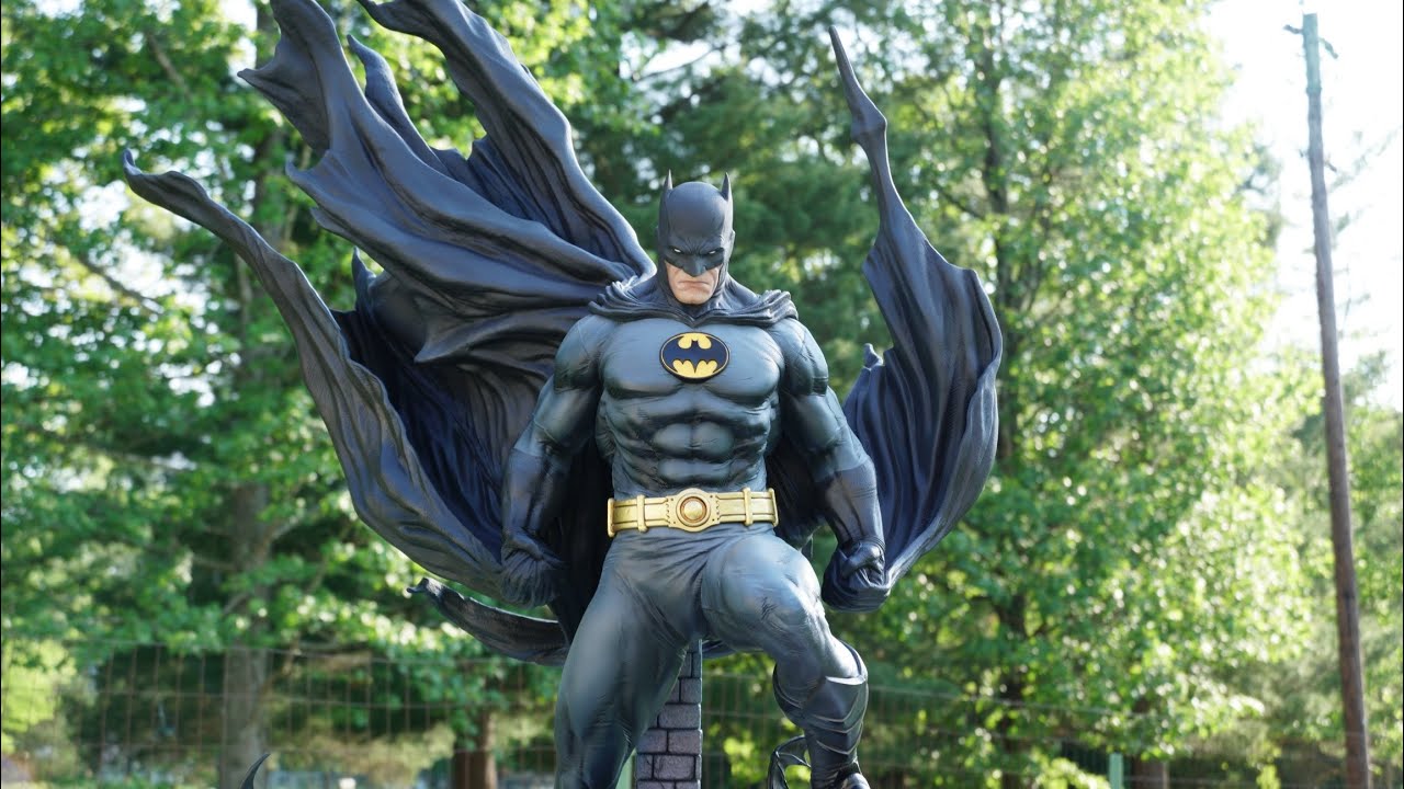Prime 1 Studio Detective Comics 1000 Batman Outdoor Showcase - YouTube
