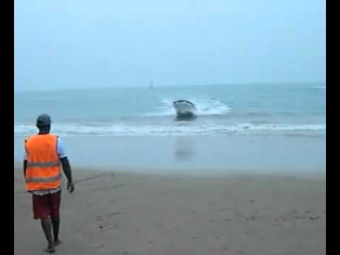 Funny boat accident on the beach - YouTube