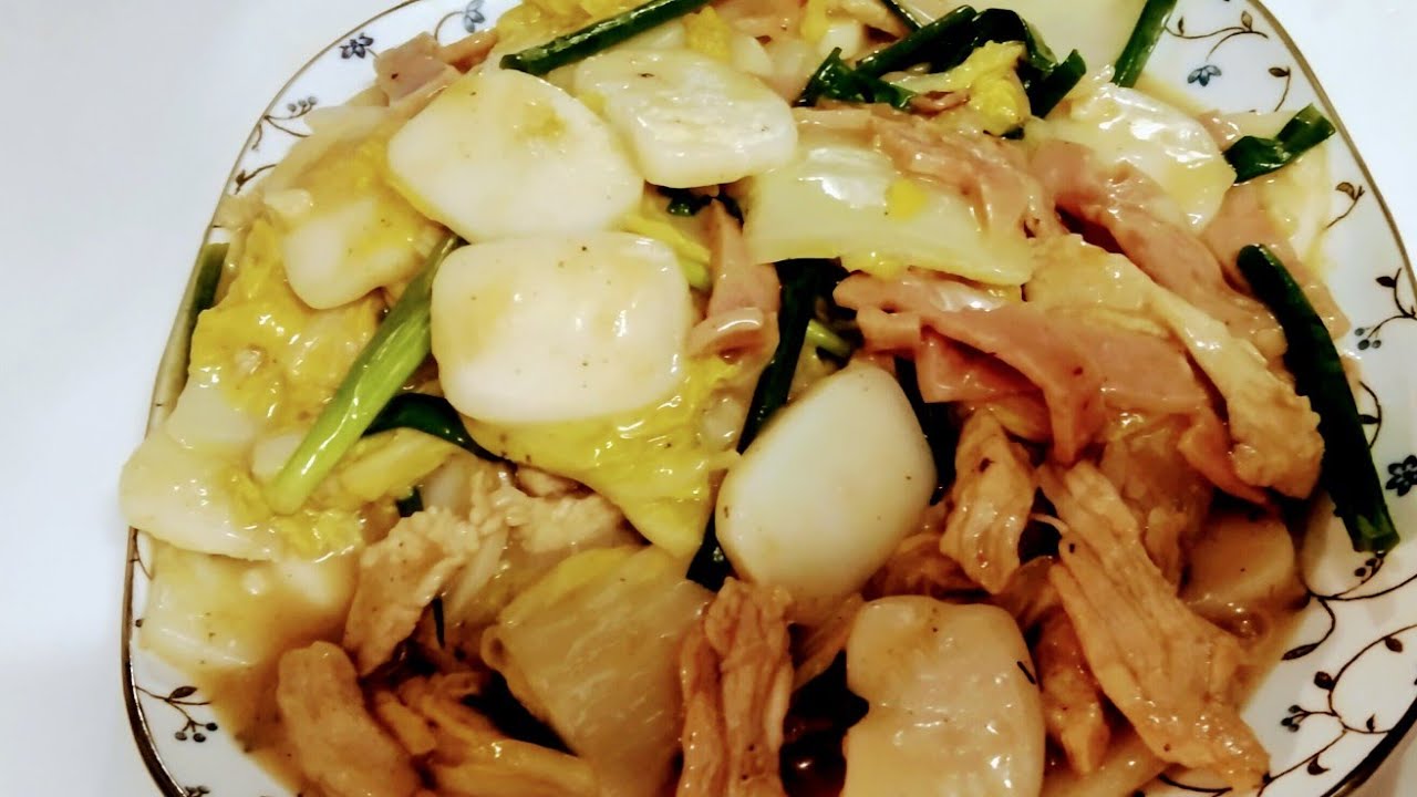 Stir fried sticky rice cake (Chao Nian Gao) - YouTube