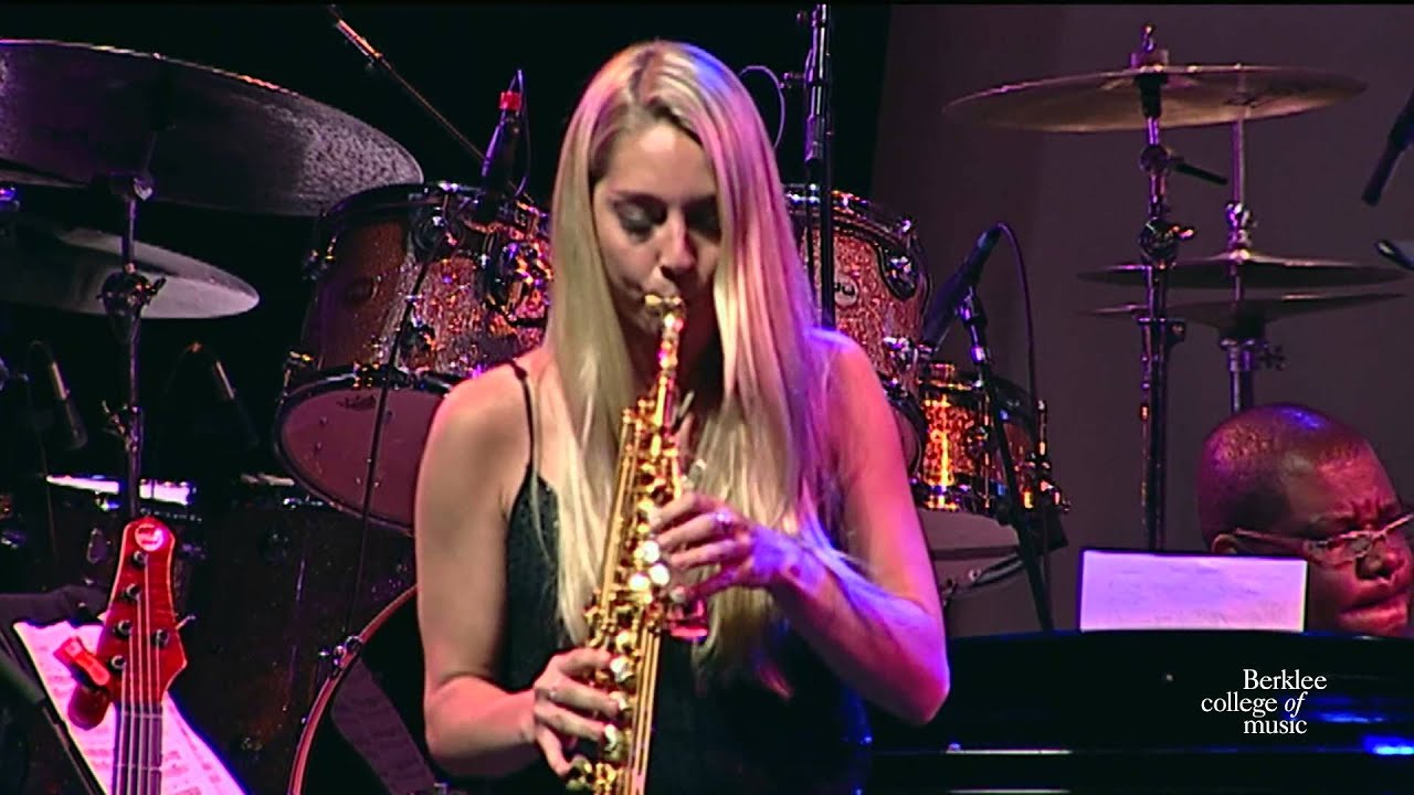 Harvey Mason, "Footprints" (Wayne Shorter) Ft. Hailey Niswanger - YouTube