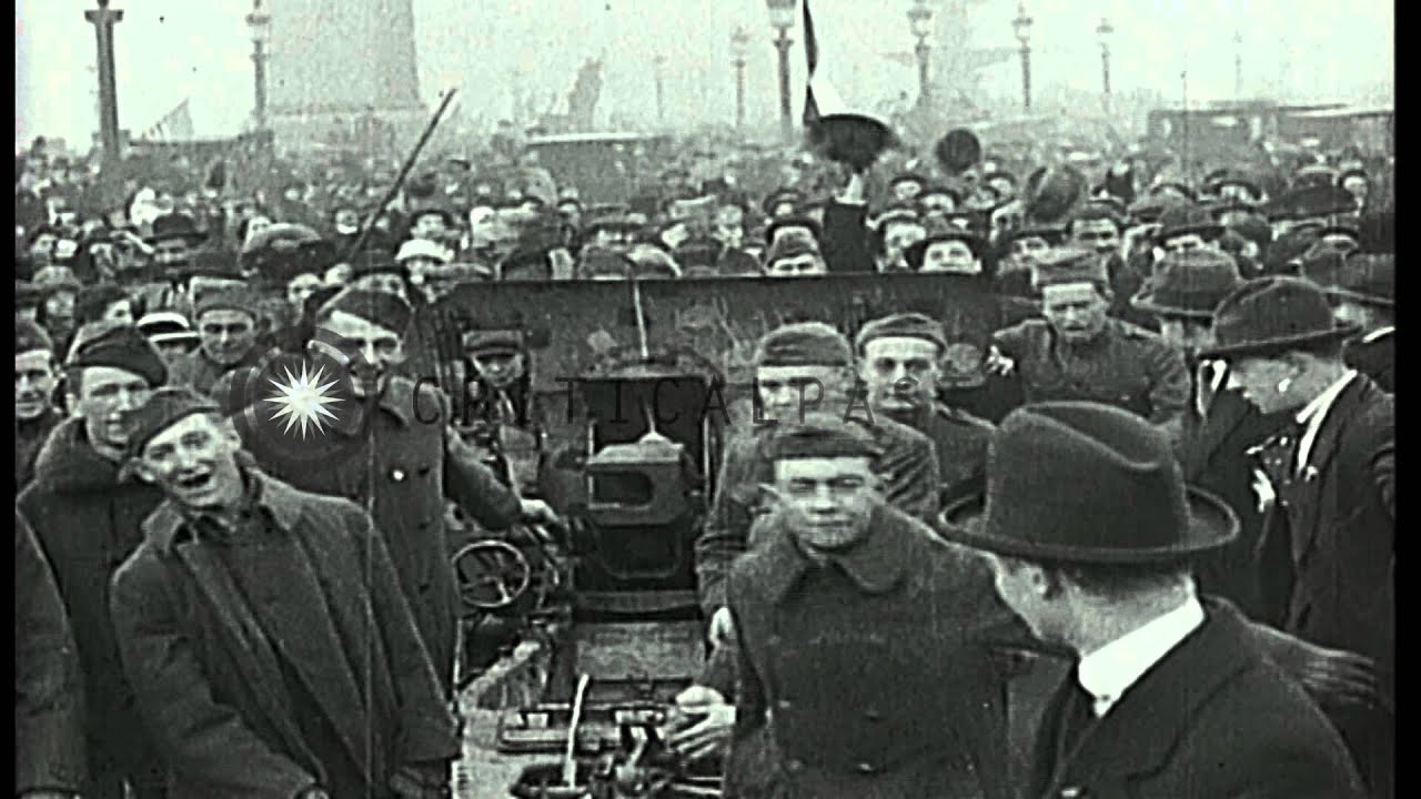 Armistice celebration at end of World War I: Crowd cheers and holds ...