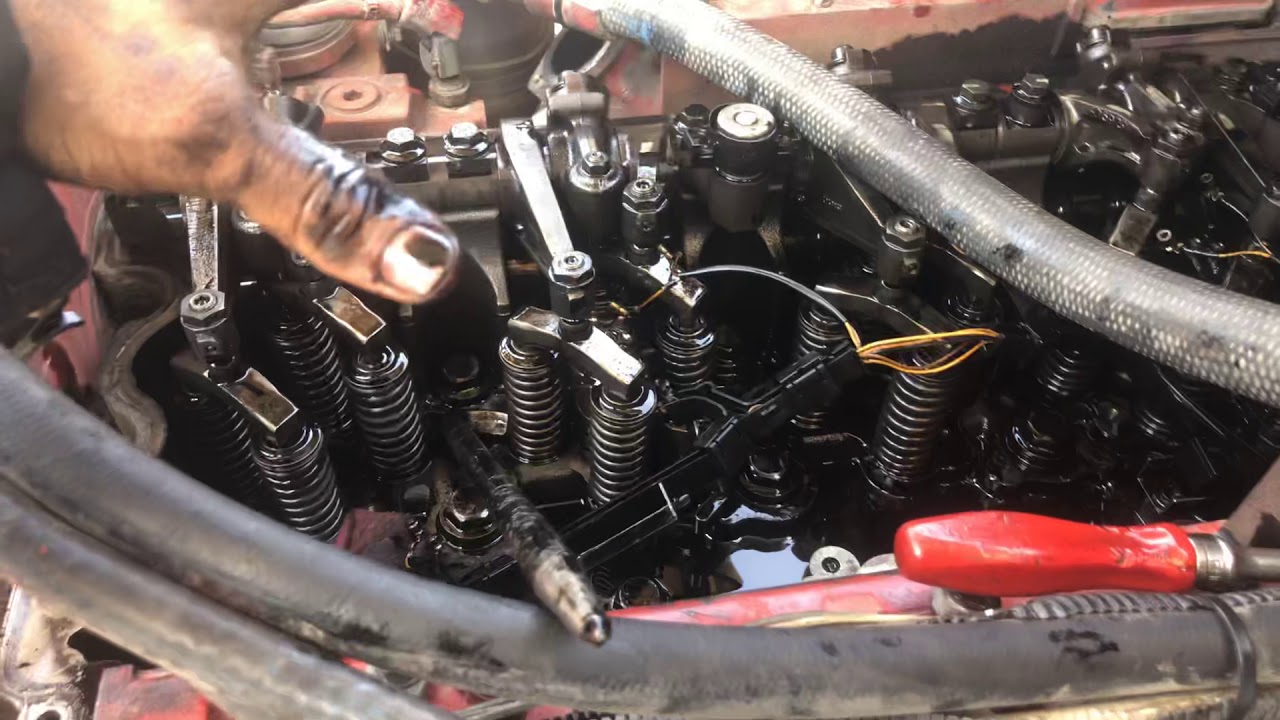 Fuel injector removal Peterbilt - YouTube