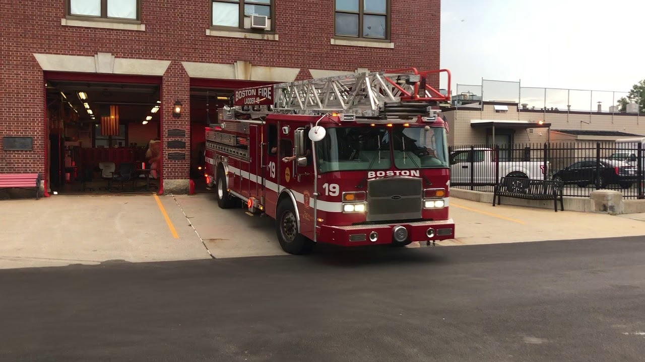 Boston Fire Engine 2 and Ladder 19 Responding - YouTube